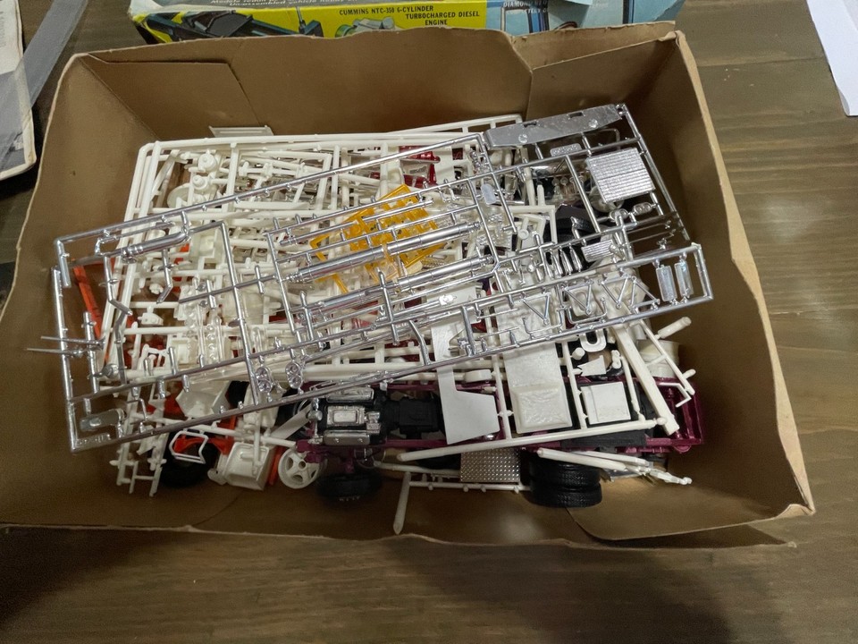 AMT 719/06 Diamond Reo 1/25 model kit | eBay