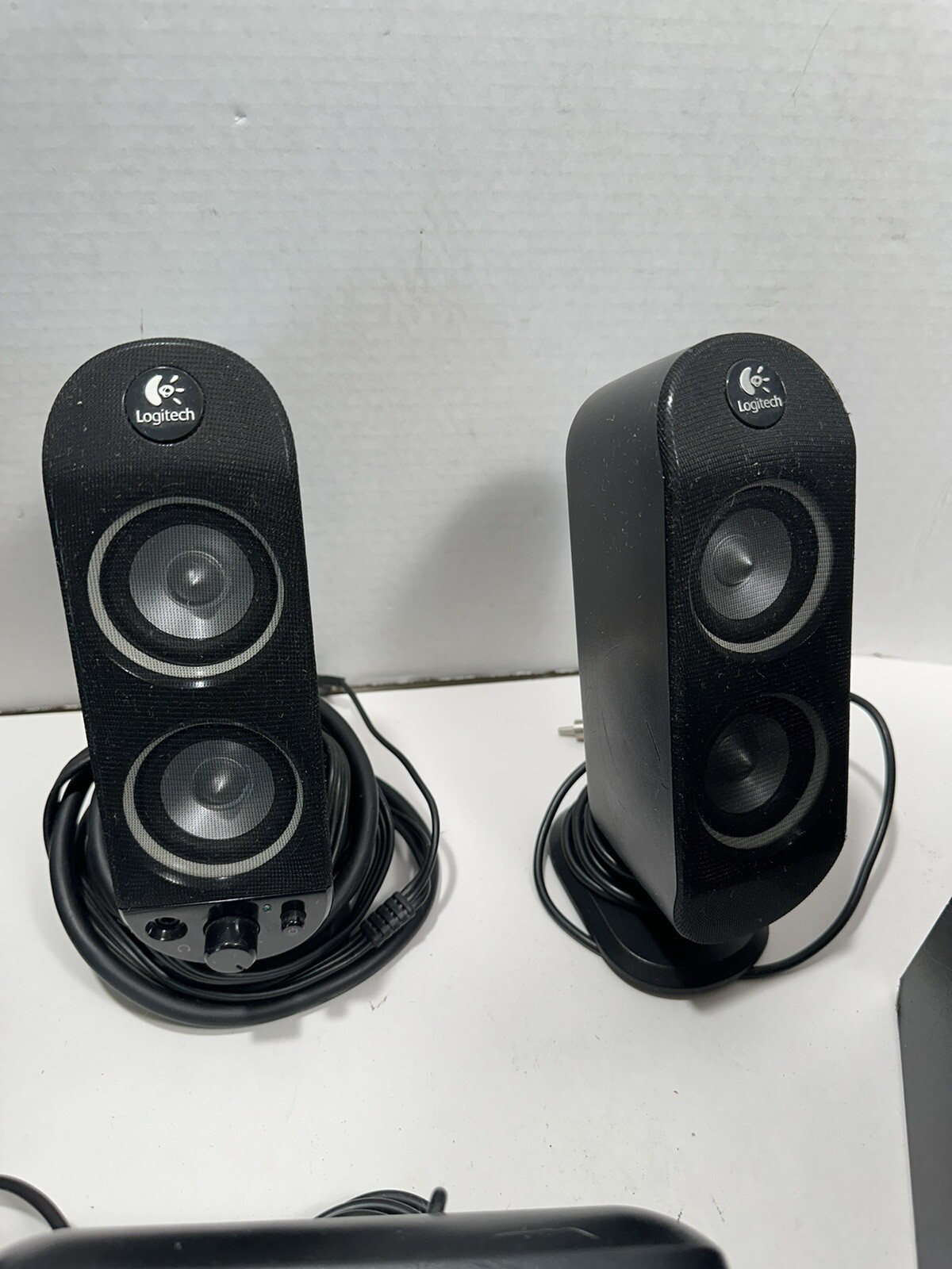 Logitech X-530 5.1 Surround Sound System w/ 1 Subwoofer 5 Speakers ...