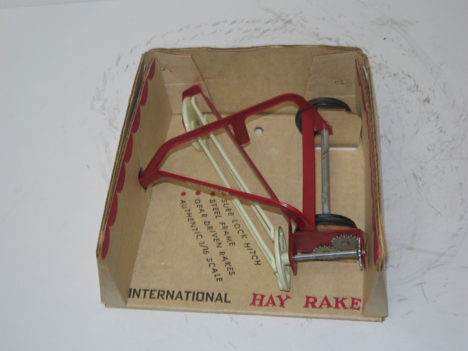 1/16 INTERNATIONAL HARVESTER HAY RAKE w/WHITE REEL NIB nice box 1965 ...