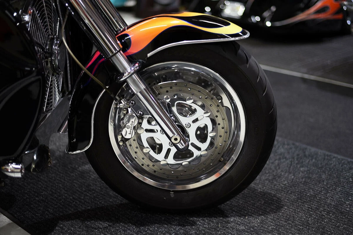 The V-8 Powered 2004 Boss Hoss Three-Wheel Hot Rod
