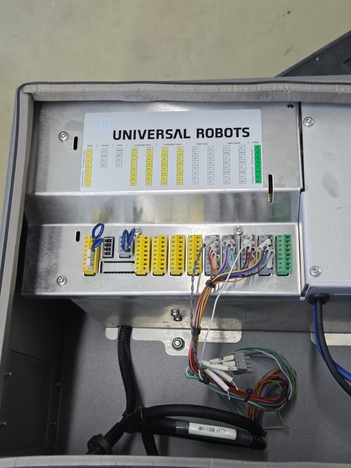 Universal Robots UR5 & Controller & Teach Pendant | eBay