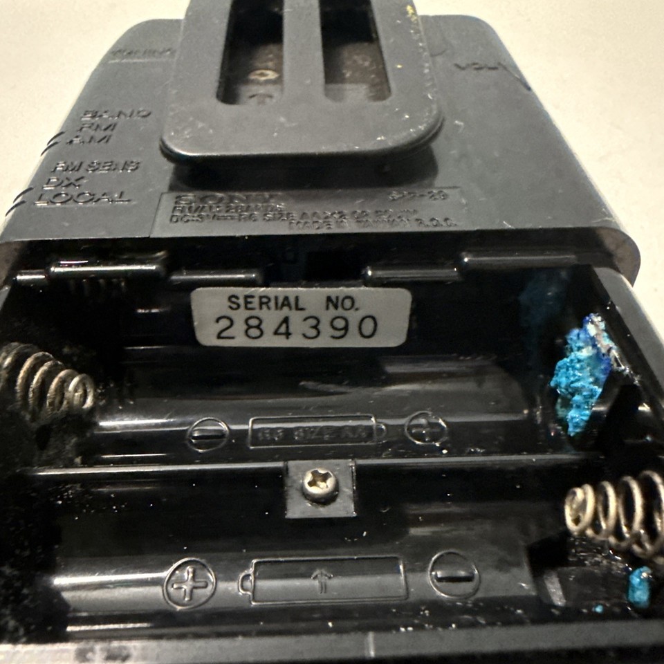 Vintage Sony Walkman SRF-29 Black AM/FM Radio w/ Belt Clip-unknown if ...