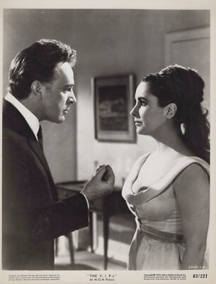 Elizabeth Taylor + Richard Burton in The VIPs (1966) Vintage Photo M ...
