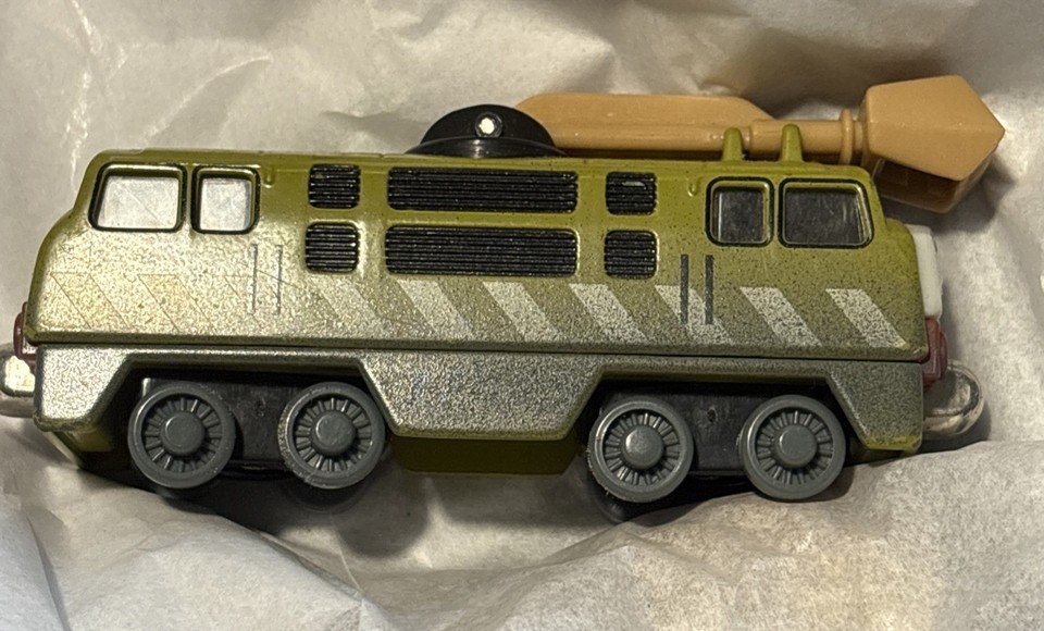 Thomas the Train 2002 Take N’ Play DIESEL 10 Engine Die Cast Magnetic ...