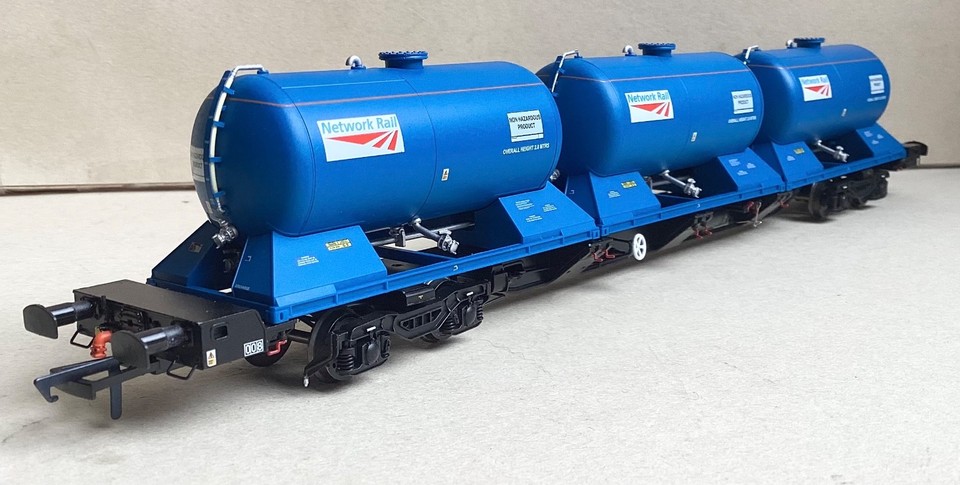 HATTONS H4-RHTT-003 - Network Rail RAIL TREATMENT TRAIN & WATER TANKS ...