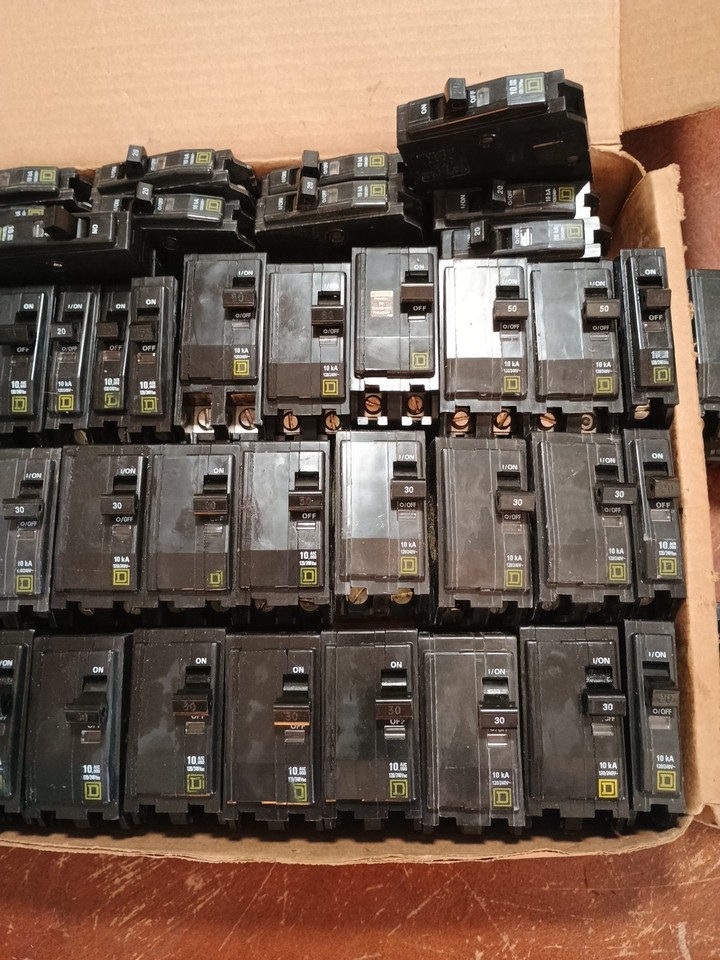 Lot Of 44 Circuit Breakers,42-SQUARE D(15,20,30,60,80,100),2-SIEMENS ...