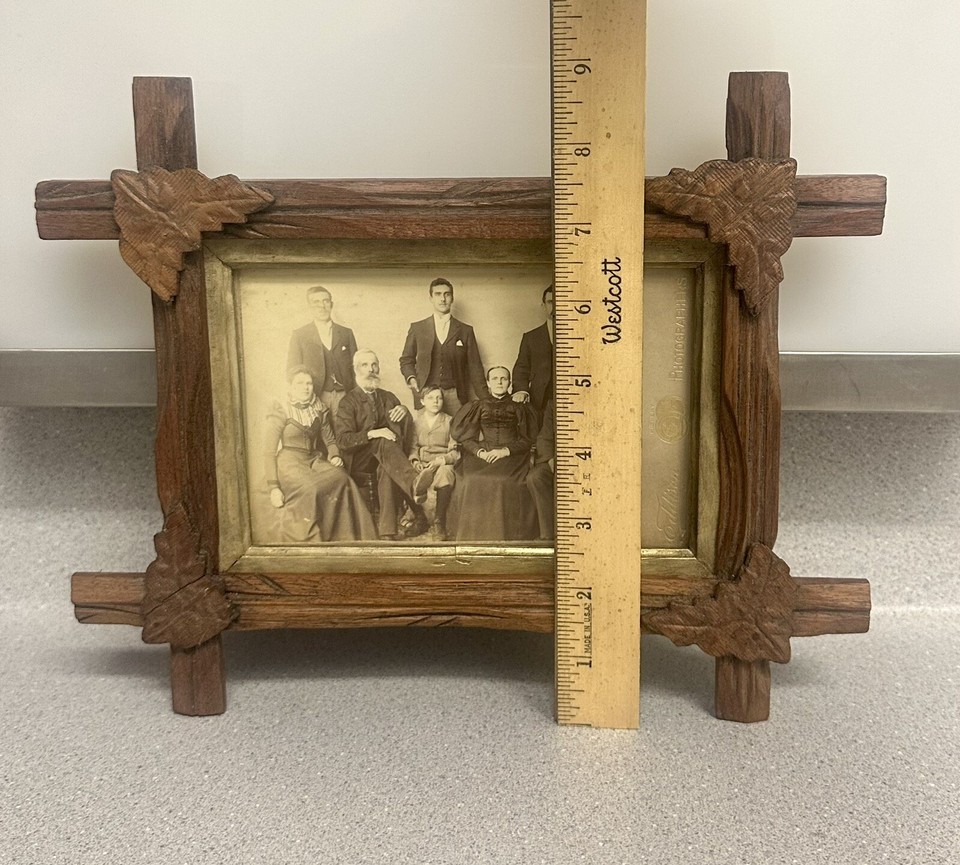 ANTIQUE OAK LEAF CARVED WOODEN ACORN FRAMES VICTORIAN FAMILY PICTURES ...