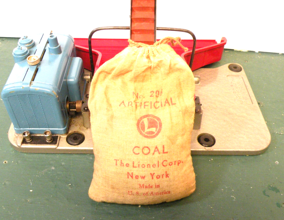 1948-57 VINTAGE LIONEL #397 O SCALE OPERATING COAL LOADER WITH ORIGINAL ...