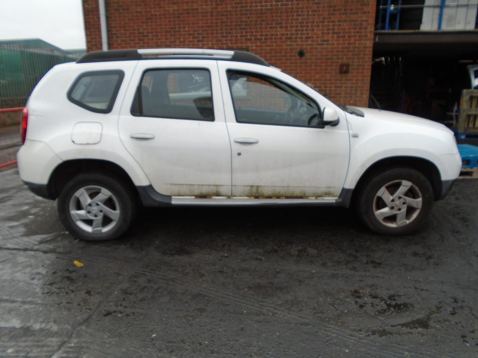 13 DACIA DUSTER MK1 1.5 DCI OFFSIDE FRONT SUSPENSION LEG 10-17 BREAKING ...