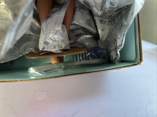 Barbie Winter Velvet Special Edition Avon Doll Figure S6 for sale ...