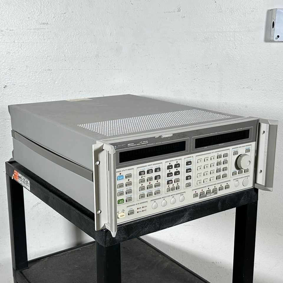 HP / Agilent 8644A 0.26 to 1030 MHz, Opt 003, 007 Synthesized Signal ...