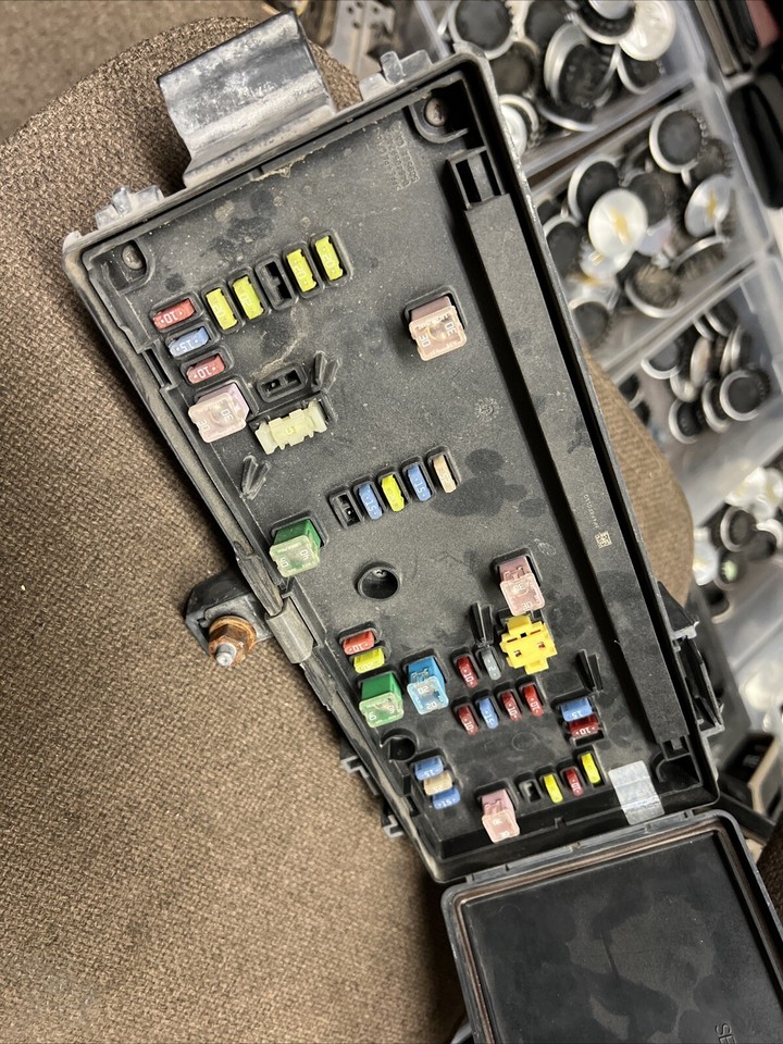 2007 Dodge RAM 2500 3500 Diesel Cummins OEM TIPM Fuse Box 04692116AH | eBay