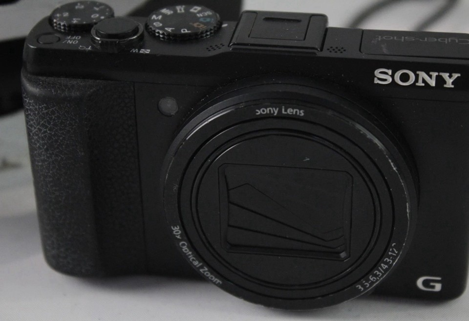 Sony Cyber-Shot DSC-HX50 20.4MP 30x Optical Zoom Wi-Fi Black Digital ...