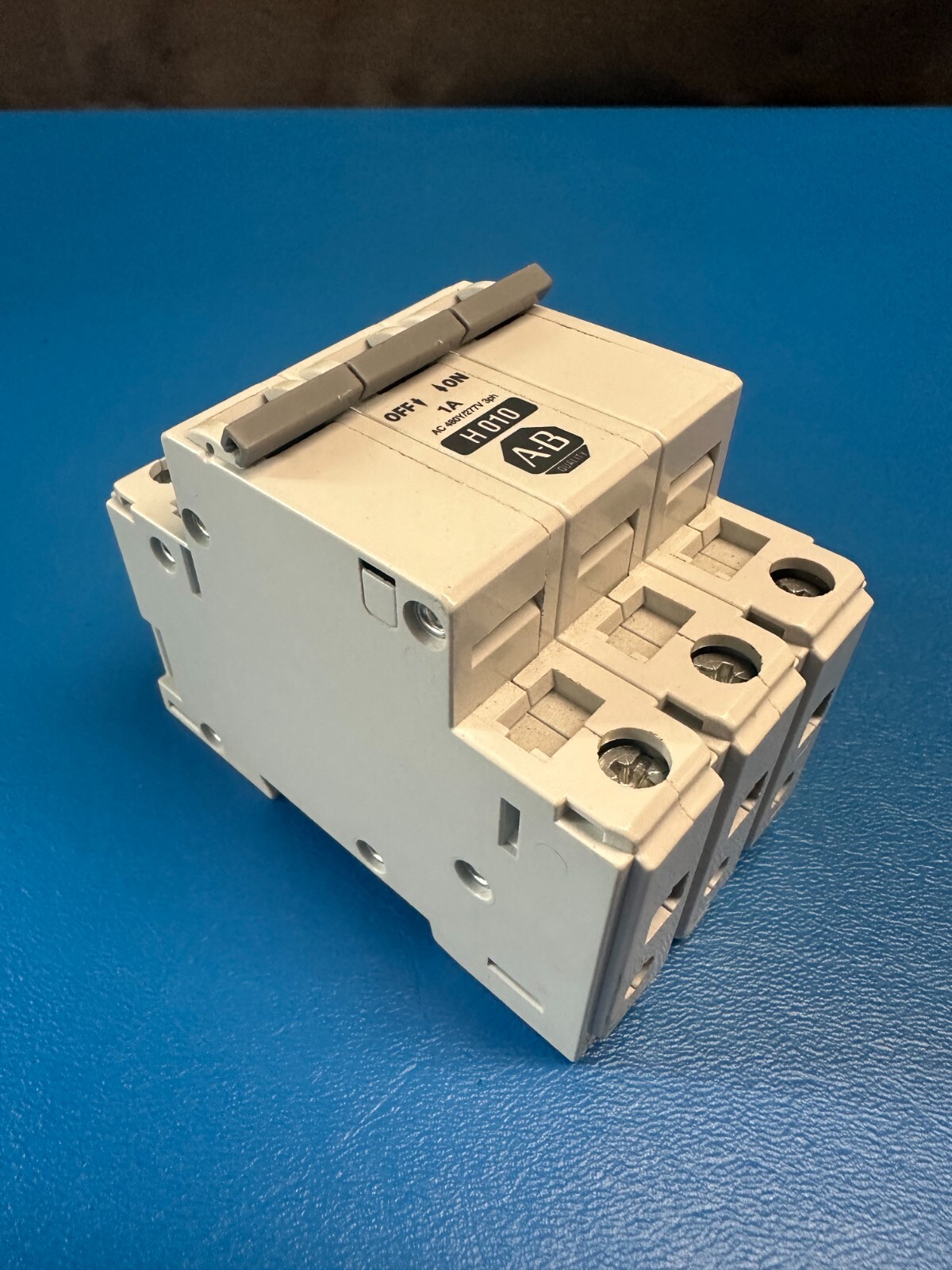 Allen-Bradley 3-Phase 277-Volts Miniature Manual Circuit Breaker 1492 ...