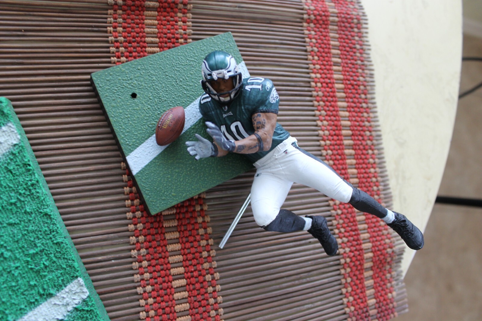 NFL LOOSE EAGLES MCFARLANE: MCCOY, DAWKINS, VICK, WHITE, JACKSON ...