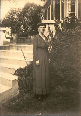GA98 Early 1900s Orig Photo MATRONLY WOMAN IN GARDEN Outdoot Portrait ...