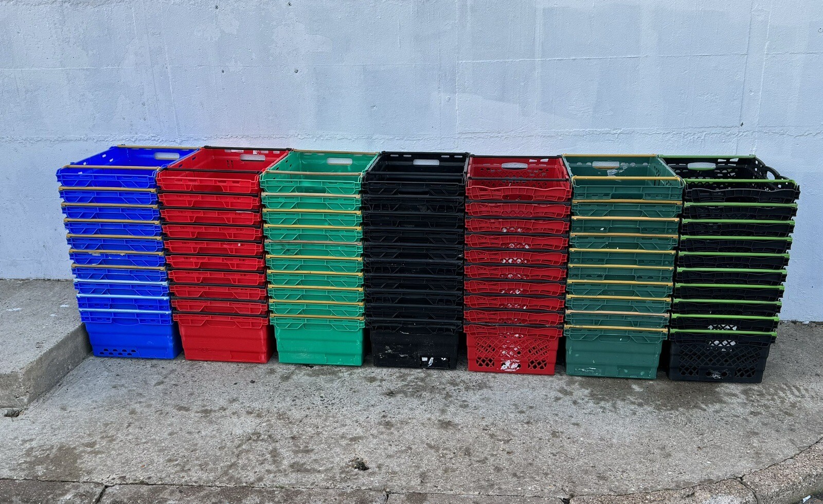 30 x 25cm Deep Bail Arm Crates / Bale Arm Plastic Stacking Boxes 60 x ...