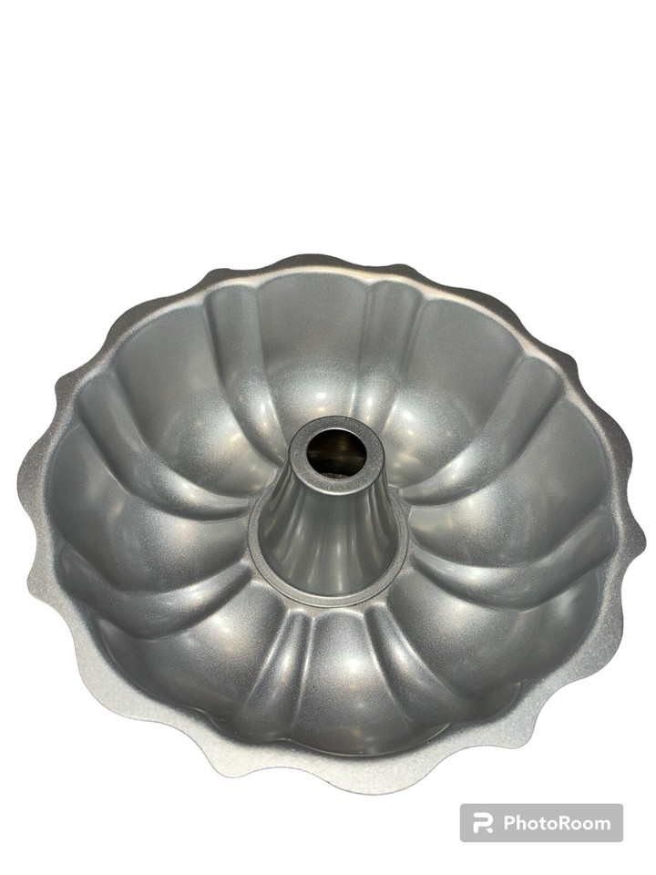 Cuisinart Fluted Cake Pan Chefs Classic Nonstick Steel Bakeware 9.5 ...