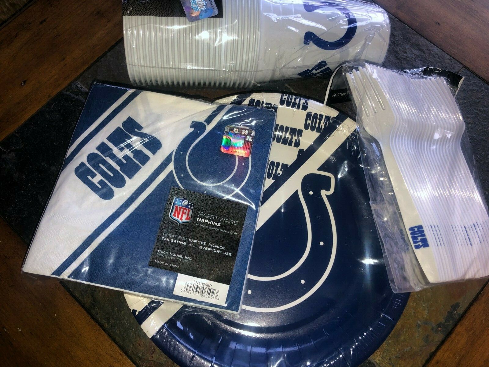 Indianapolis Colts Party Pack - 24 Cups & Forks + 20 Paper Plates & 60 ...