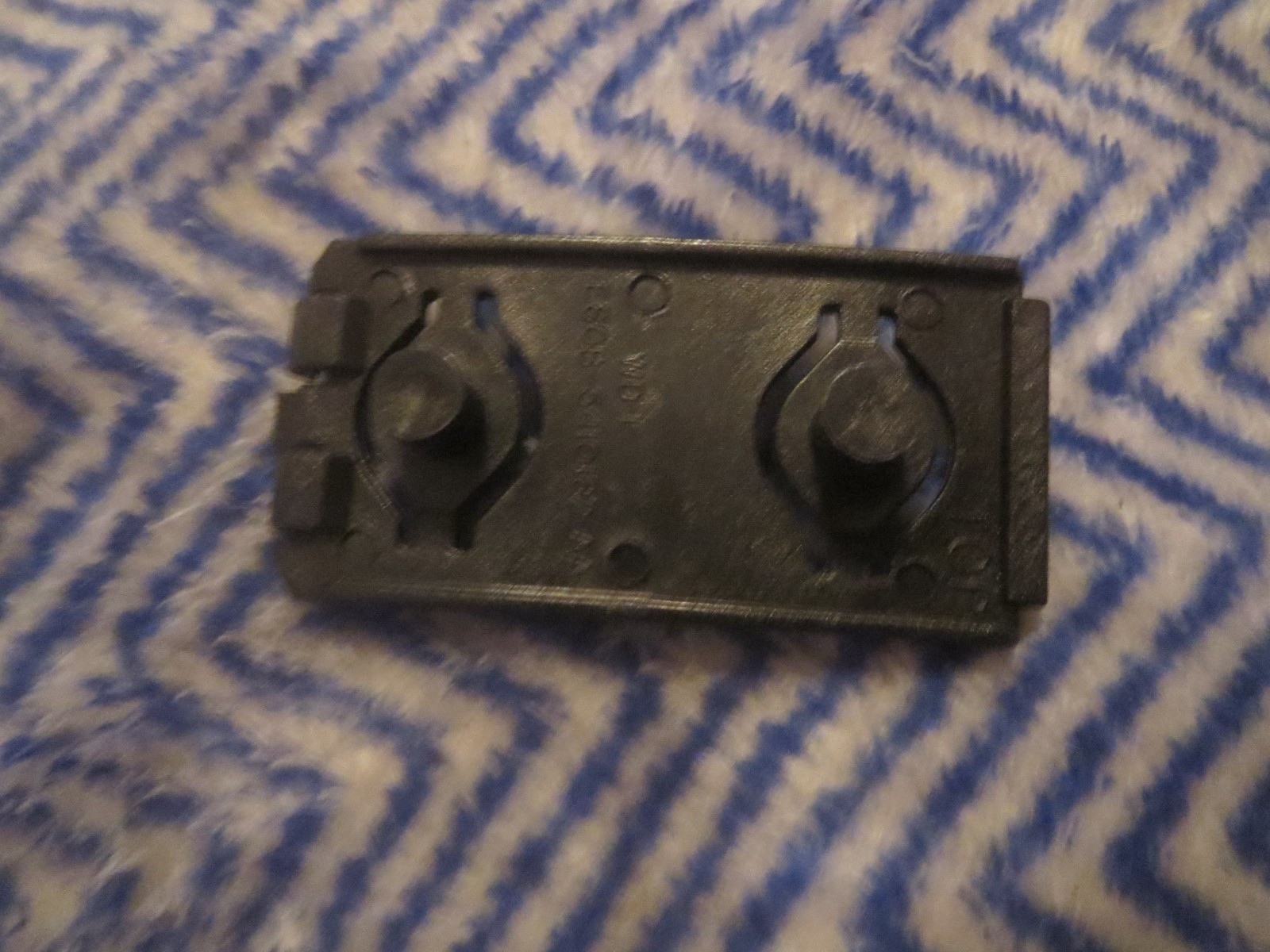 NOS 1988 - 1991 LINCOLN CONTINENTAL ROCKER PANEL MOLDING RETAINER CLIPS ...