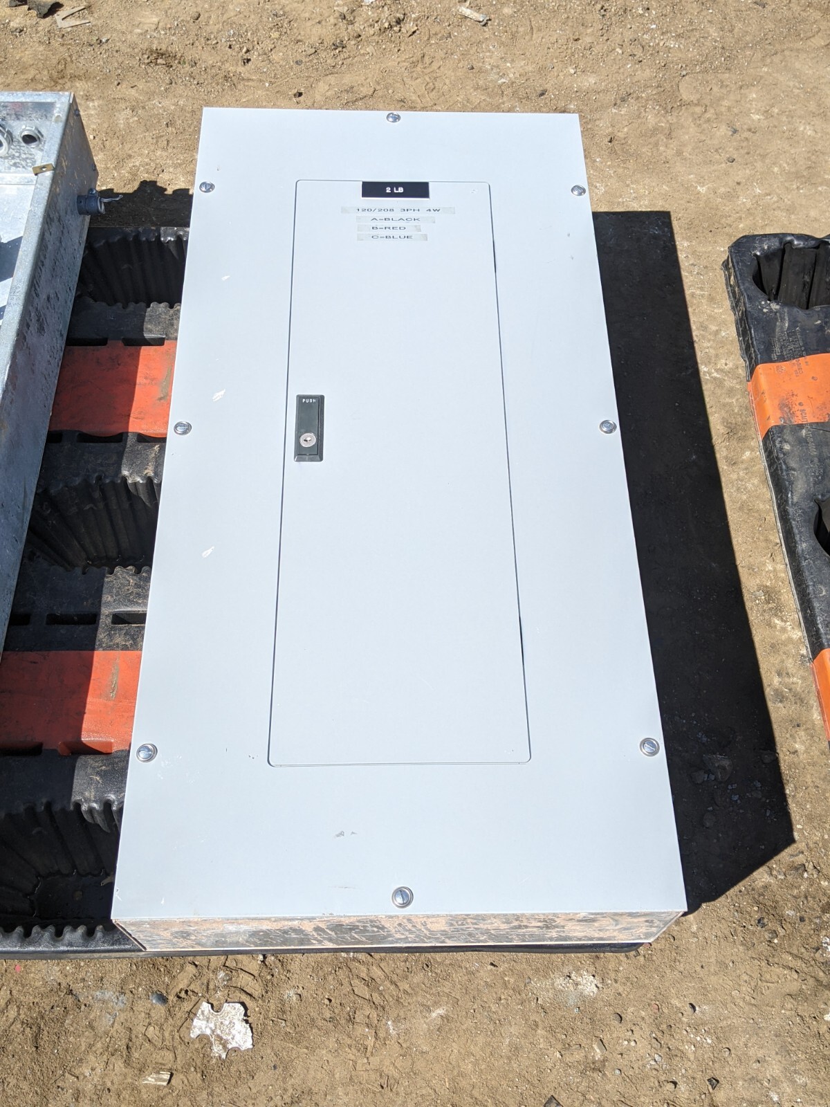 Cutler Hammer PRL1 Panelboard 225A 120/208 Volt 3 Phase 4W 42 Space Pow ...