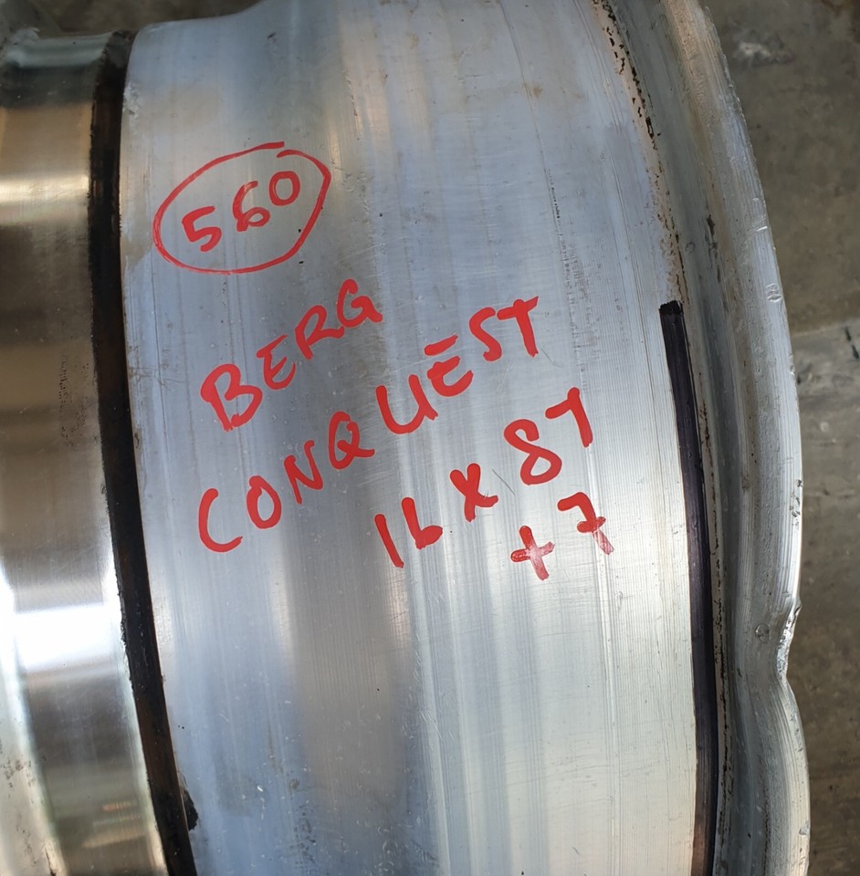 JDM 16" Berg Conquest rims wheels 139.7X6 hilux 4runner lc2 prado LC90 ...