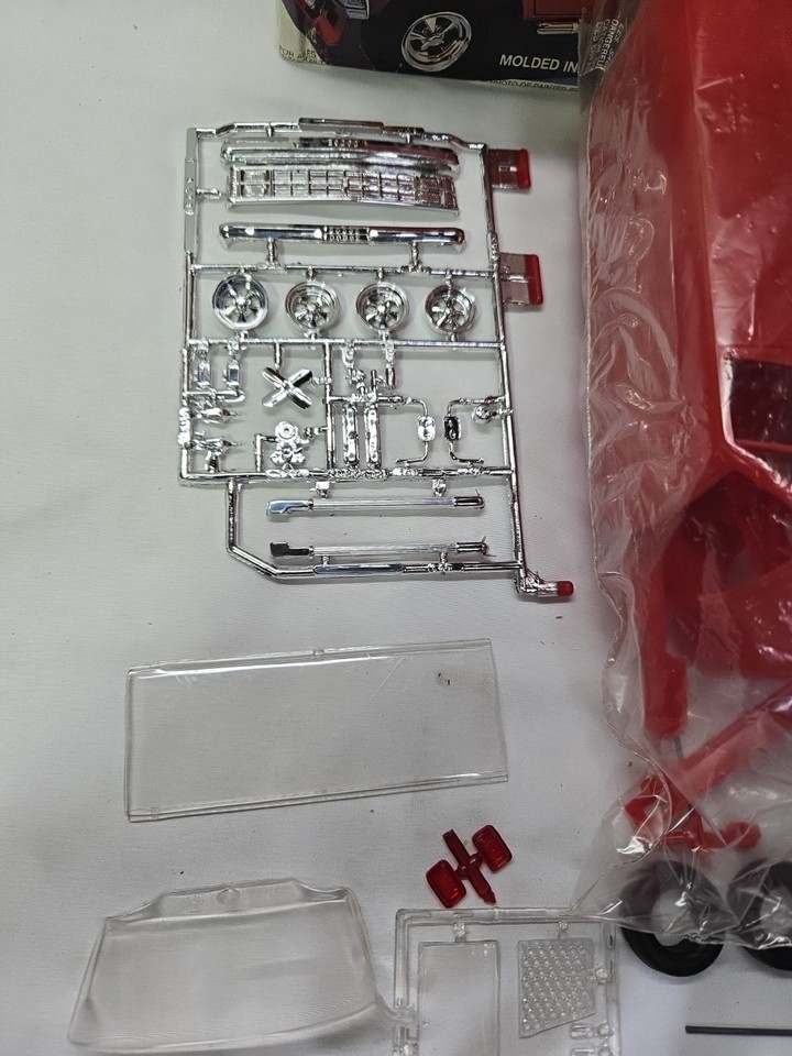 VINTAGE DODGE RAM VAN MPC - OPEN BOX PARTIALLY BUILT And PAINTED 1980 1 ...