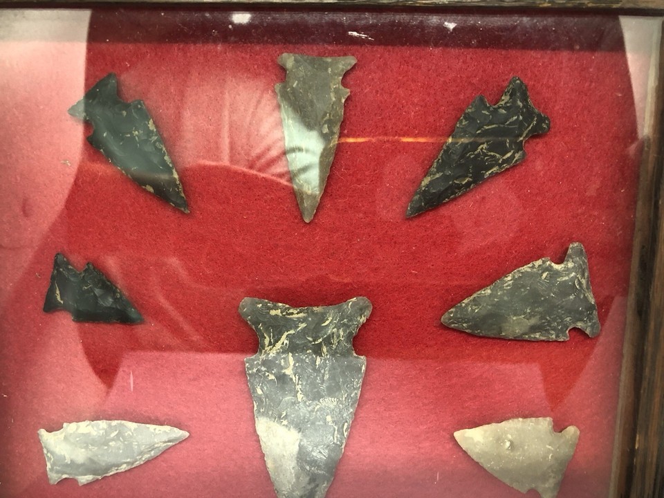 12 Arrowheads Pristine Condition Displayed In Vintage Frame | eBay