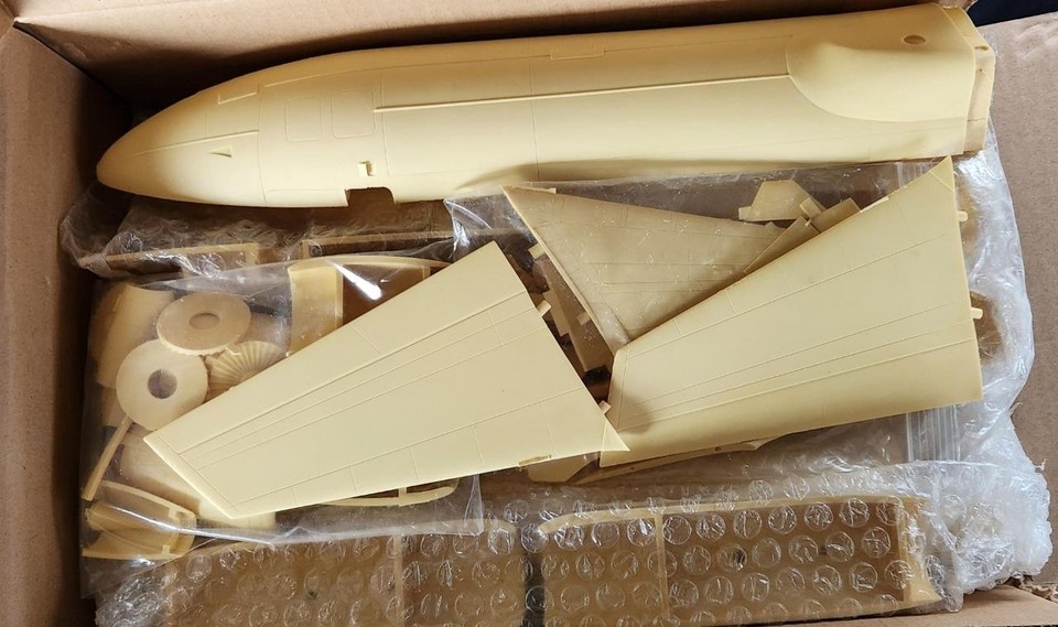 ANiGRAND Craftswood McDonnell Douglas KC-10 Extender 1:72 Scale As per ...