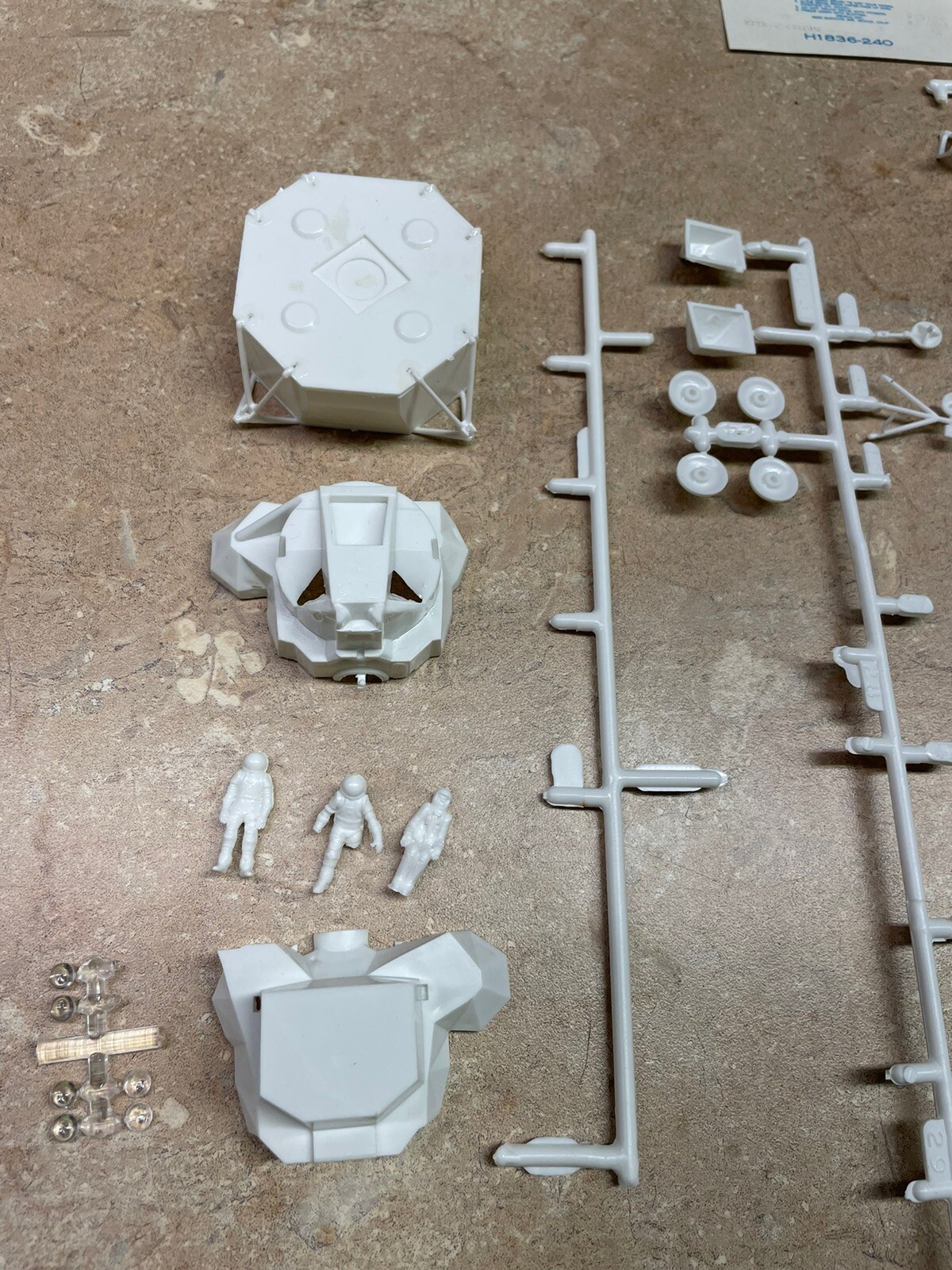 REVELL 1/96 SCALE APOLLO SPACECRAFT MODEL KIT #H-1836:150 Opened and ...