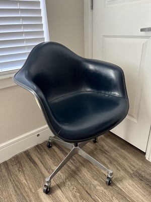Mid-Century Modernism - Arm Shell Chair