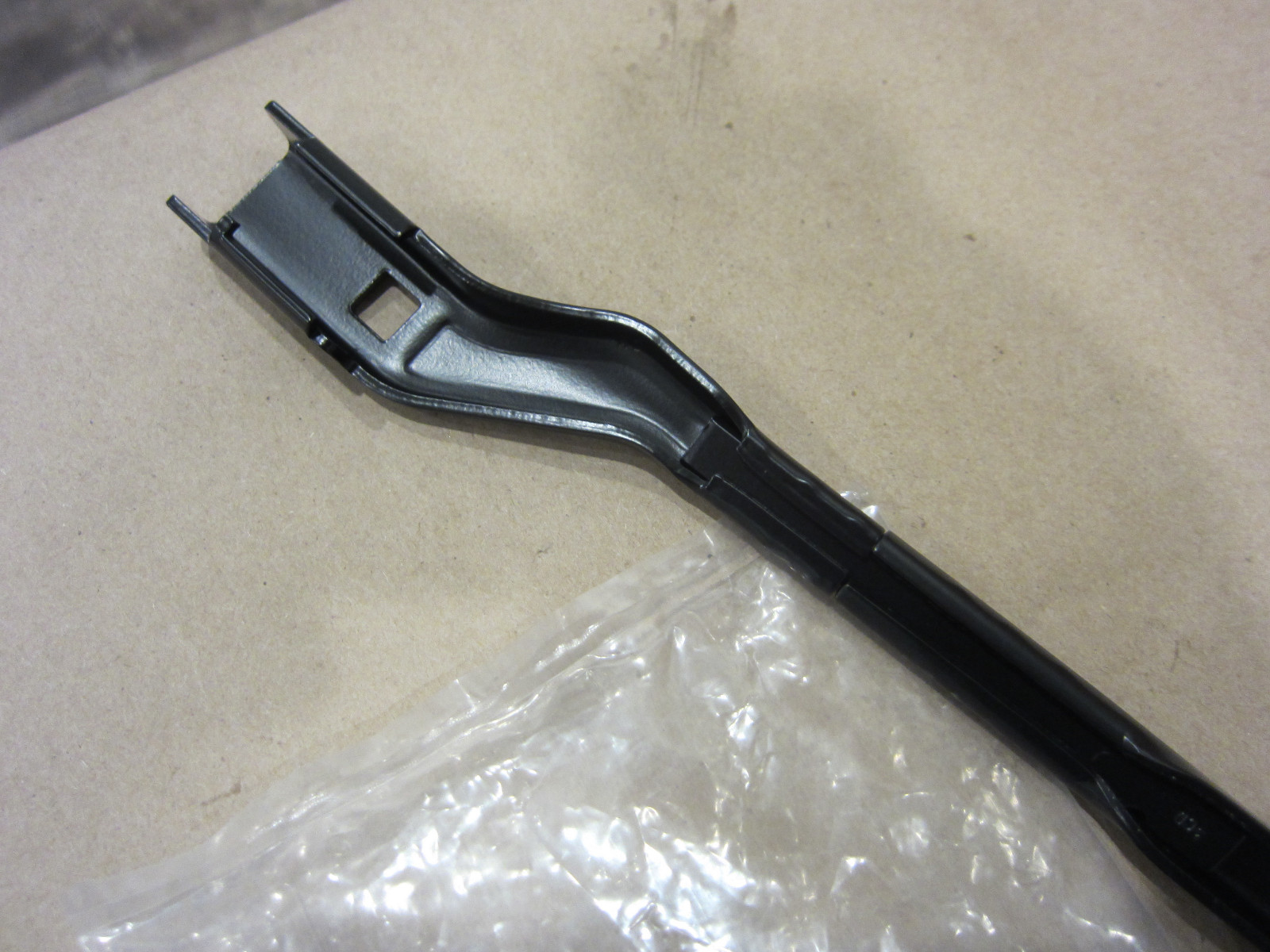 Maserati Ghibli Quattroporte RH Passenger Windshield Wiper Arm NEW ...