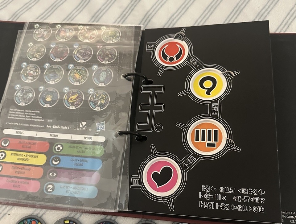 Hasbro Yo-Kai Yokai Watch Medallium Book Album And 44 Medals Rare ...