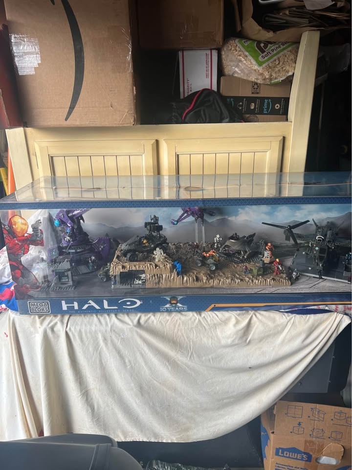 Halo Mega Bloks LARGE Toys R Us STORE Diorama Display Case RARE ...
