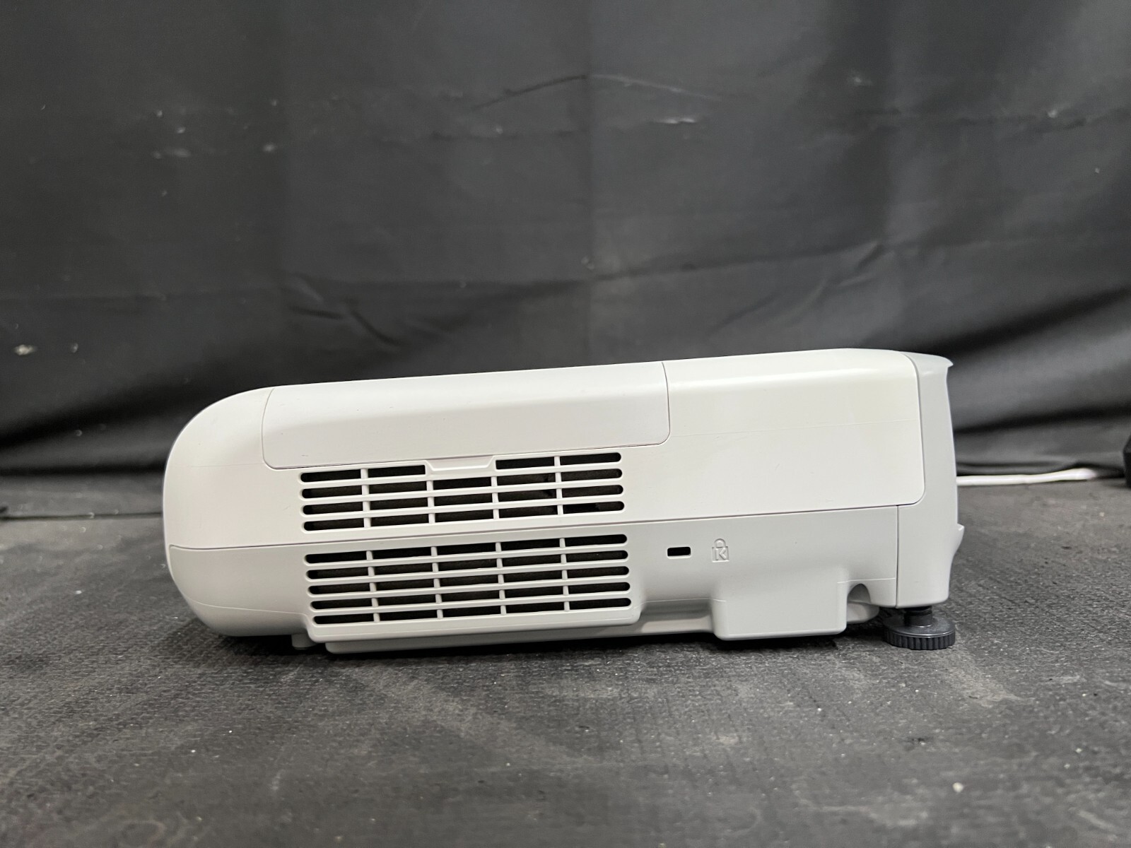 Epson PowerLite 965 XGA 3LCD Projector - White for sale online | eBay