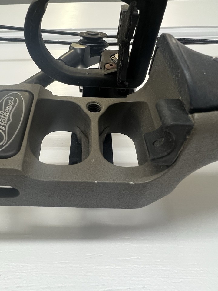 Matthews Compound Bow V3 28.5 Draw Length 70 Pounds Quiver Hamskea ...