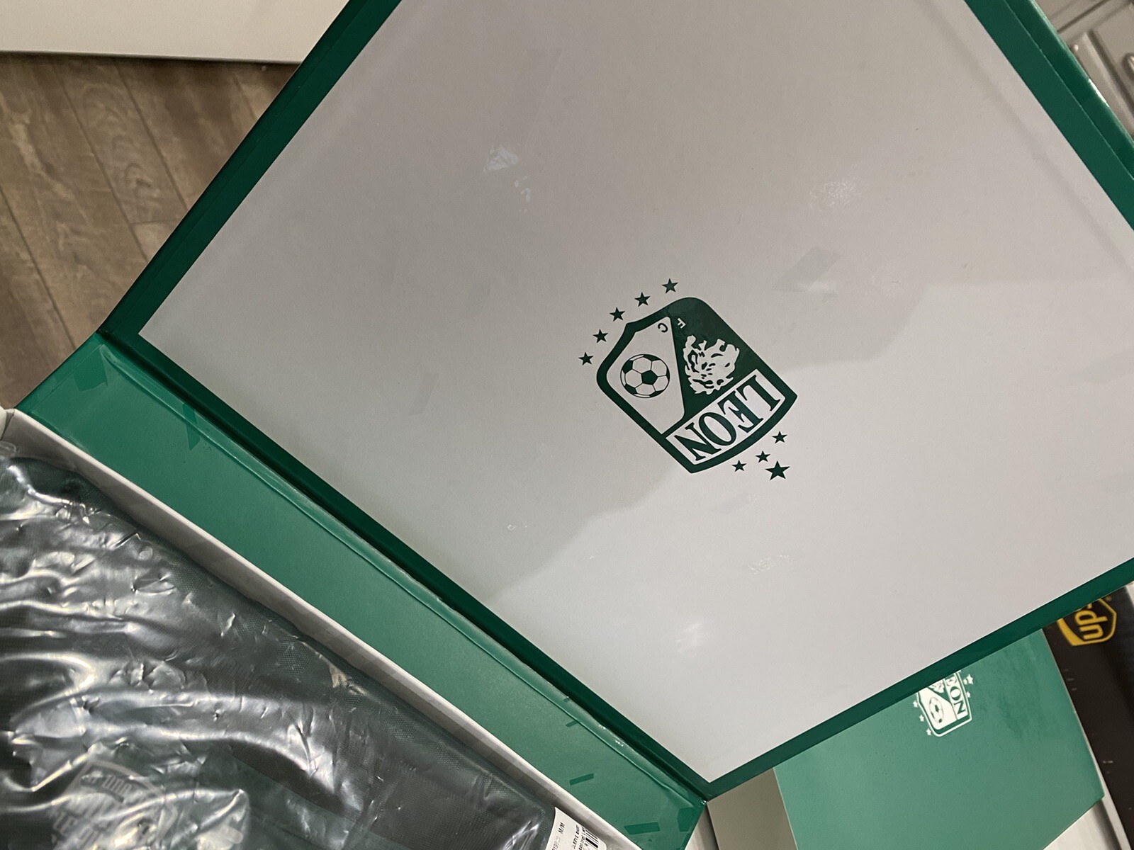 Leon Fc Charly Box Special Edition | eBay