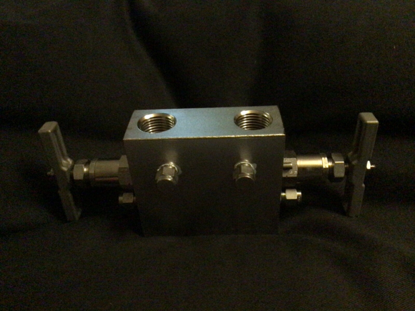 Hoke 8118F8Y Stainless Steel 316 Trifold Manifold 6000 PSI for sale ...