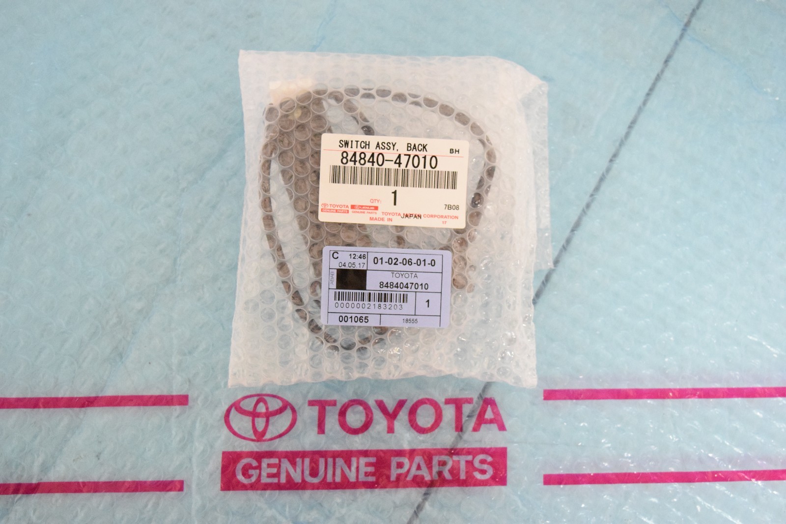 GENUINE TOYOTA PRIUS SWITCH ASSY BACK DOOR OPENER OEM 84840-47010 / ...