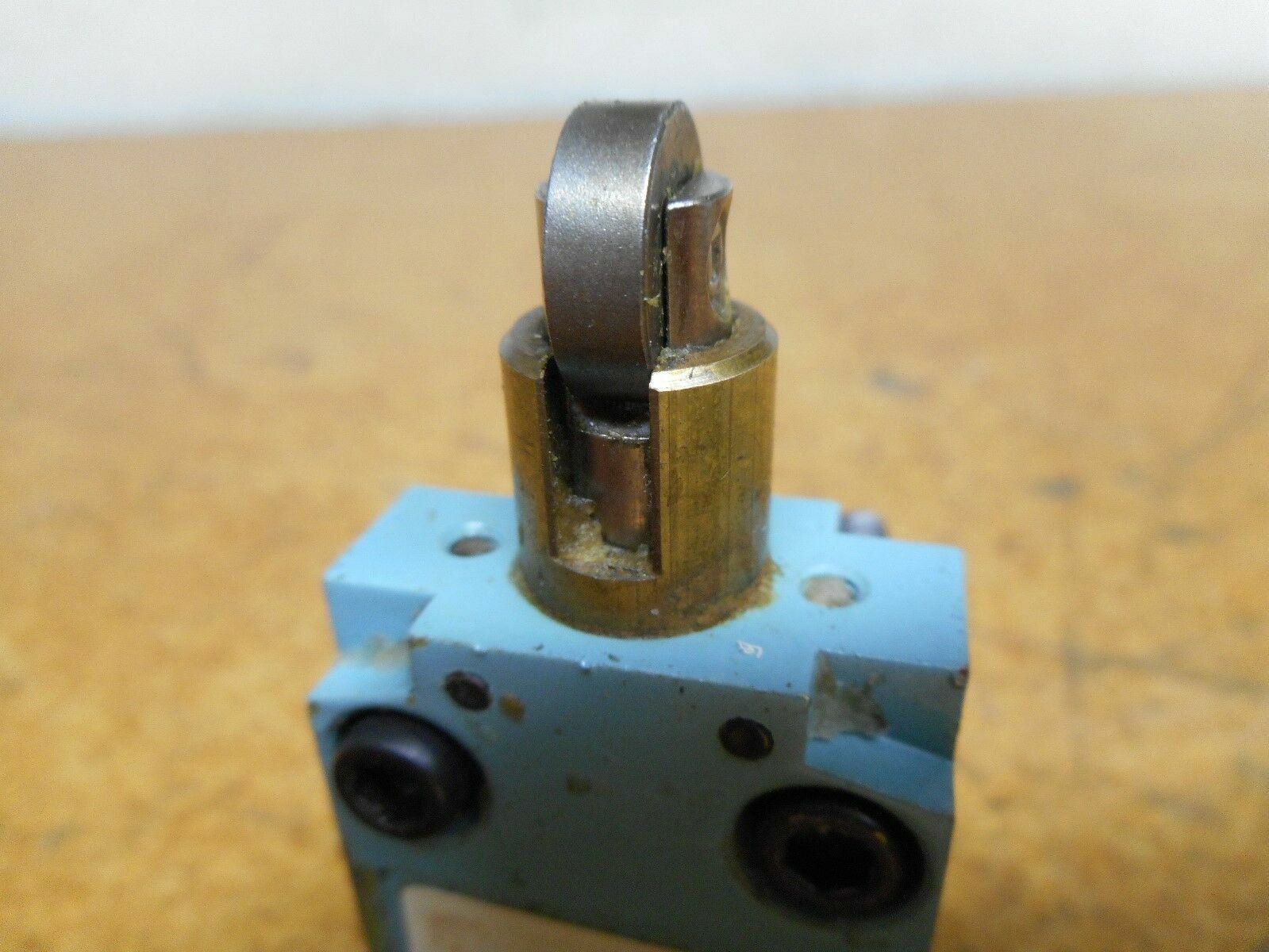 Telemecanique XCM-A103 Limit Switch Roller Plunger Used With Warranty ...
