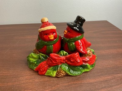Cracker Barrel Ceramic Cardinal Birds Salt & Pepper Shakers With Holly ...