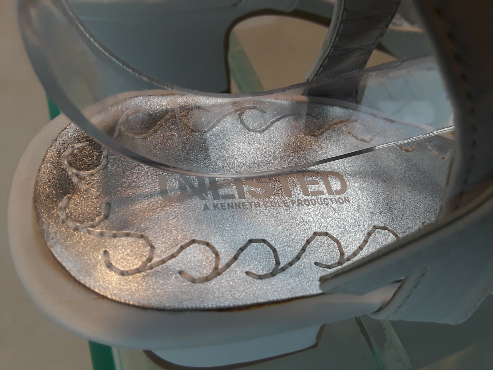 Kenneth Cole Unlisted Sweet Rose Childrens White Sandals/Shoes ~ Size ...