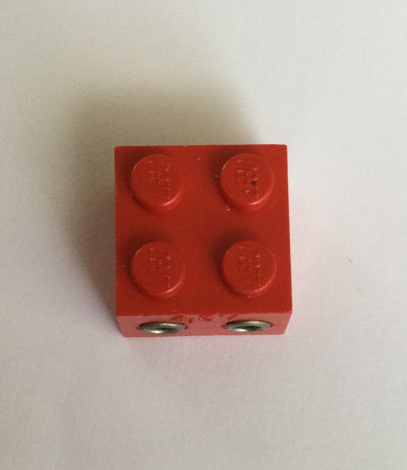 1 x LEGO Electric 4.5v Red 2x2 Light Brick With 2 Prongs & Smooth Lens ...