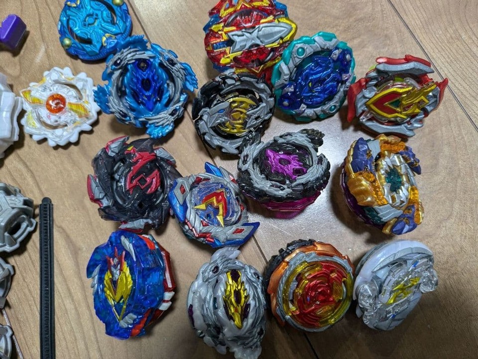 Beyblade Set - Multiple Tops, Launchers & Accessories - Battle Toy ...