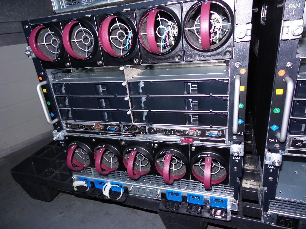 HP BladeSystem c7000 Gen3 Platinum HP Chassis 6 x 2400W PSU 681844-B21 ...