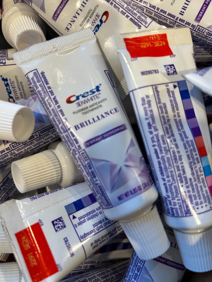 72 Tubes .85 Oz Travel Crest 3D Brilliance Vibrant Peppermint | eBay