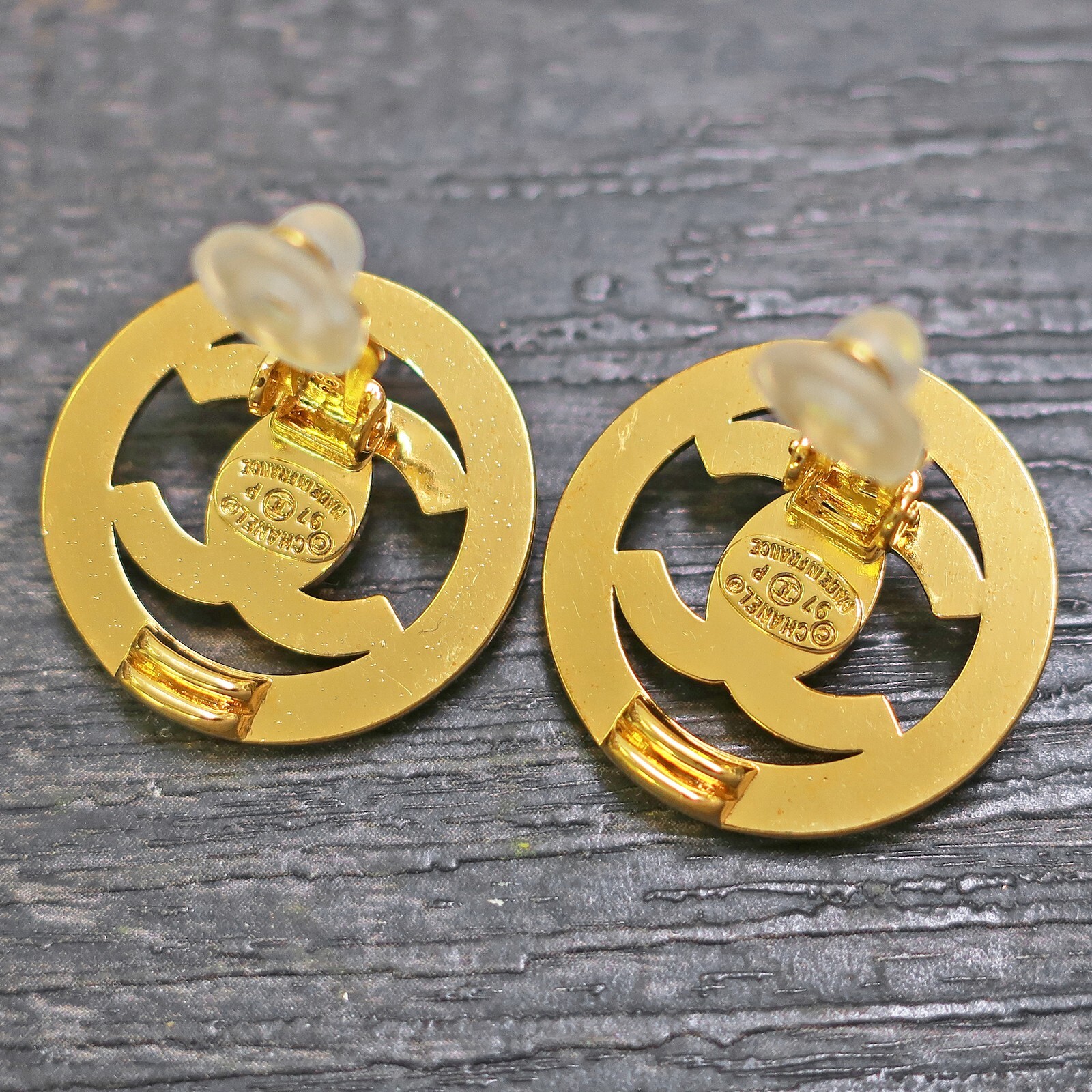 CHANEL Gold Plated CC Logos Vintage Round Clip Earrin… - Gem