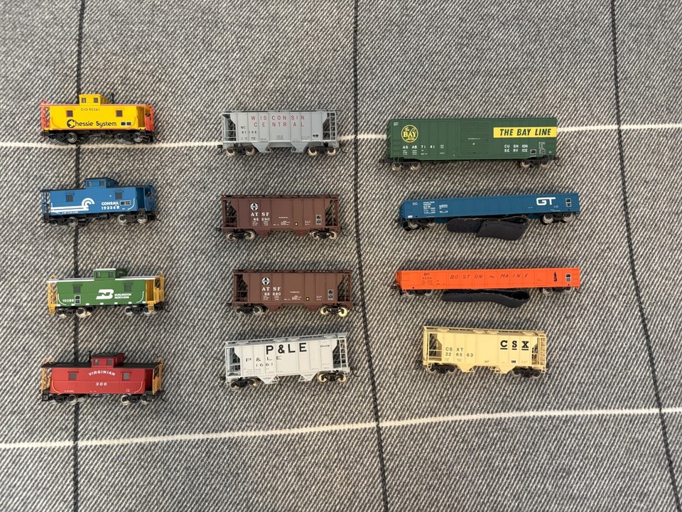 HO SCALE TRAIN CARS - LOT OF 50+ INCLUDING 9 ENGINES/LOCOMOTIVES | eBay