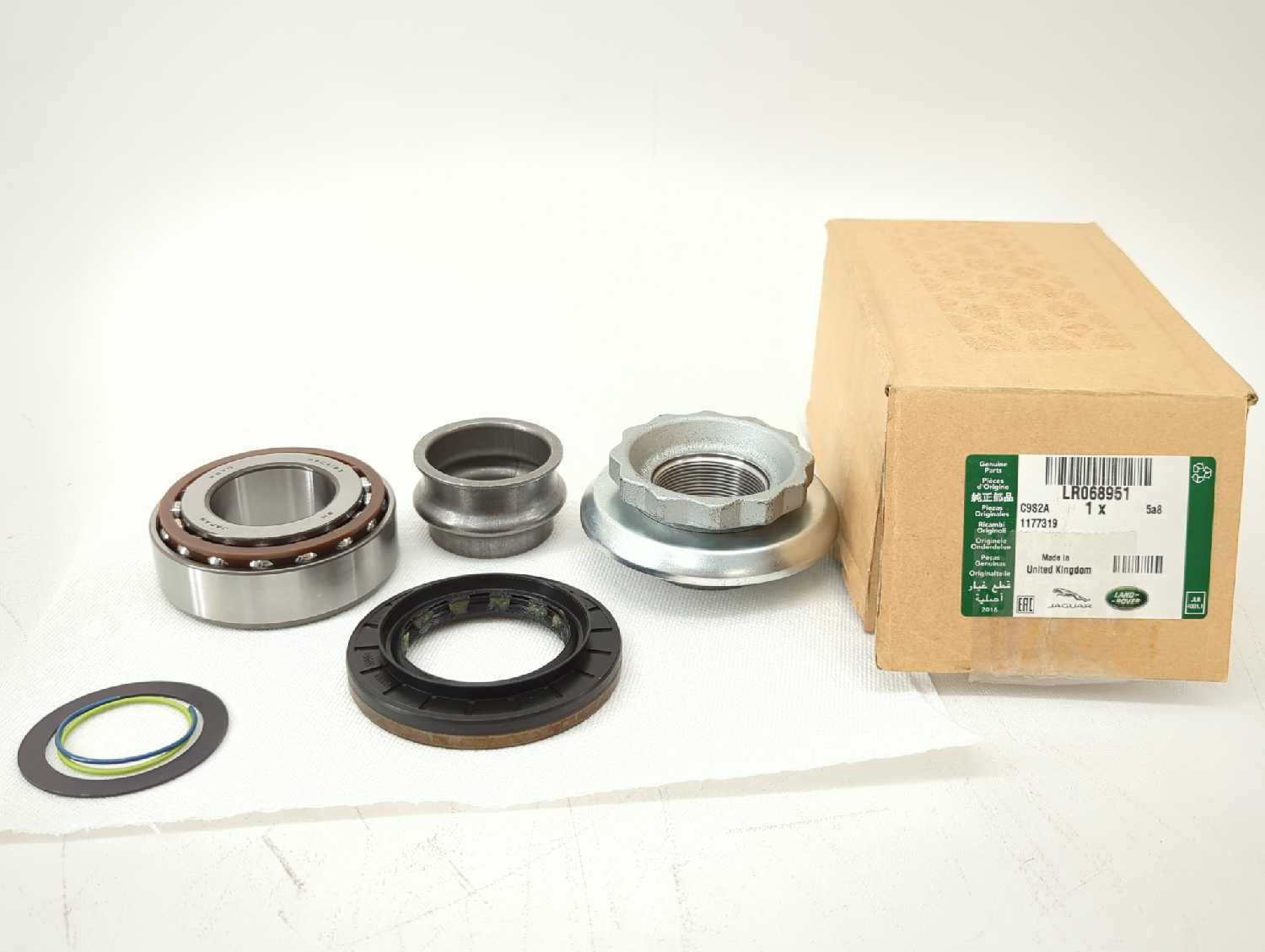 Land Rover Rear Differential Pinion Bearing and Seal Kit LR068951 for ...