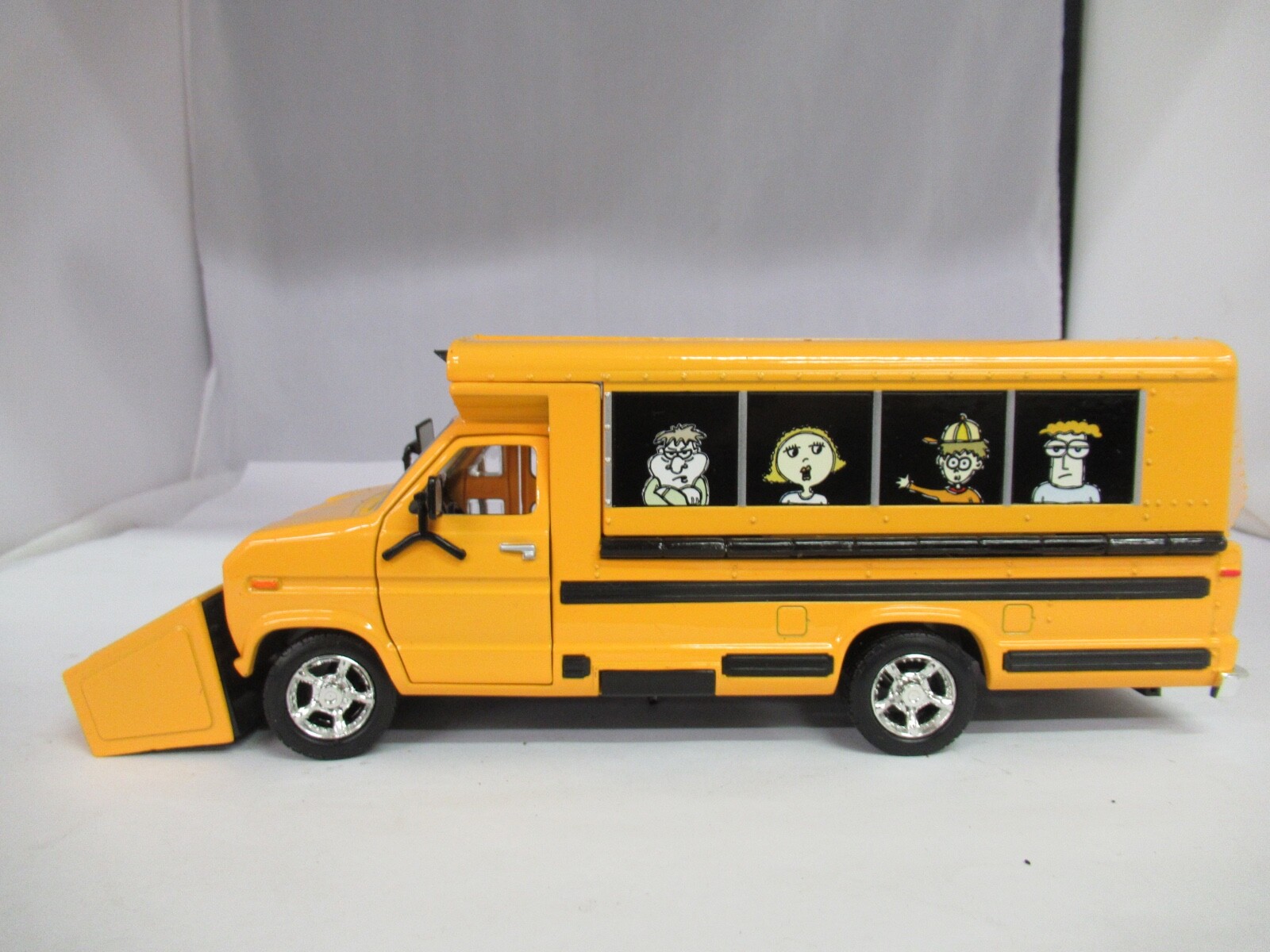 Funline Muscle Machines Die Cast School Bus/ Pontoon Boat, 646-P | eBay